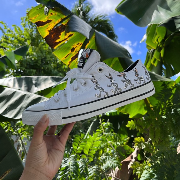 Converse | Shoes | Converse Chuck Taylors X Bugs Bunny Collaboration ...